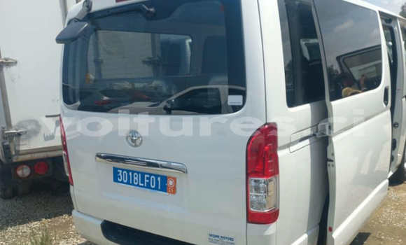Buy used toyota hiace white car in abidjan in abidjan - voitures.ci